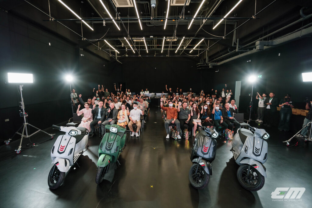 EM Motor เปิดตัว “Legend Pro” มอเตอร์ไซค์ไฟฟ้าดีไซน์ล้ำ ฟังก์ชันจัดเต็ม ...